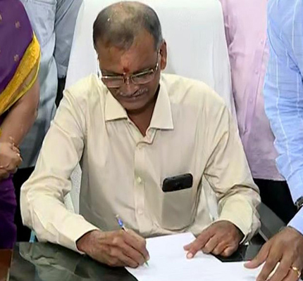 ‘సెవెన్‌ రోడ్స్‌ జంక్షన్‌’లో అక్షరయుద్ధం చేసిన దేవిరెడ్డి శ్రీనాథ్ ...