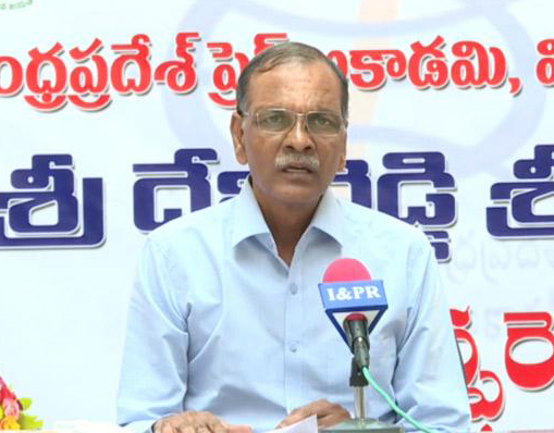 ‘సెవెన్‌ రోడ్స్‌ జంక్షన్‌’లో అక్షరయుద్ధం చేసిన దేవిరెడ్డి శ్రీనాథ్ ...